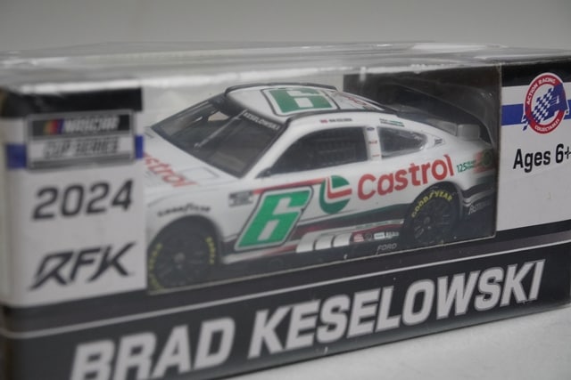 新品 LR301978 ライオネルレーシング 1/64 フォード FOIL CASTROL 125 YEARS FORWARD 2024 ...