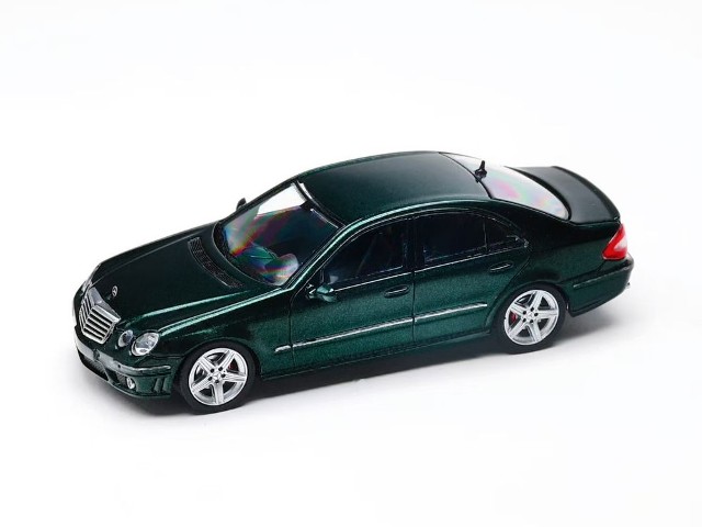 予約 KING MODEL 1/64 E63 AMG W211 British Green, Boost Gear ミニカー通販