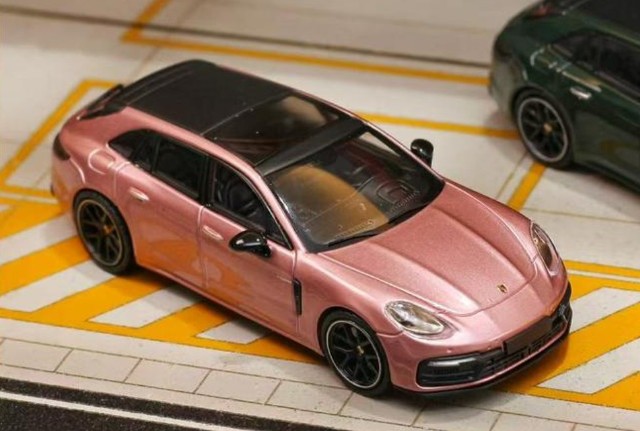 新品 Ghost Player 1/64 パナメーラ Panamera Sport Turismo Hunting Iceberry Pink ...