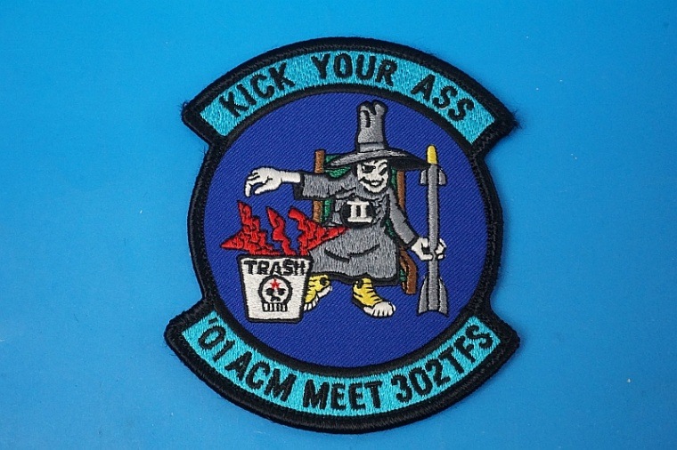ワッペン JASDF 航空自衛隊 第302飛行隊 ACM MEET 戦競 2001年 KICK YOUR ASS スプーク ベルクロあり/中古 ...