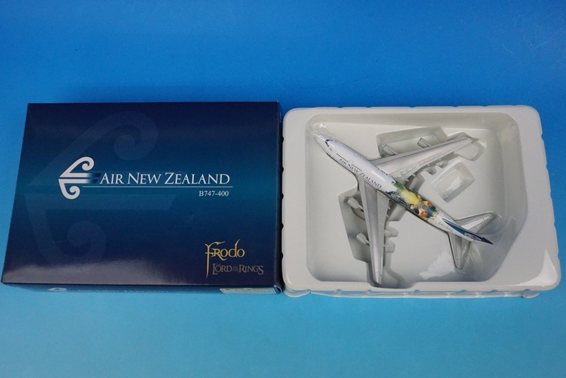1/400 B747-400 ニュージーランド/ロードオブザリング 2つの塔 フロド＆サム ZK-NBV [ST747] BIG ...