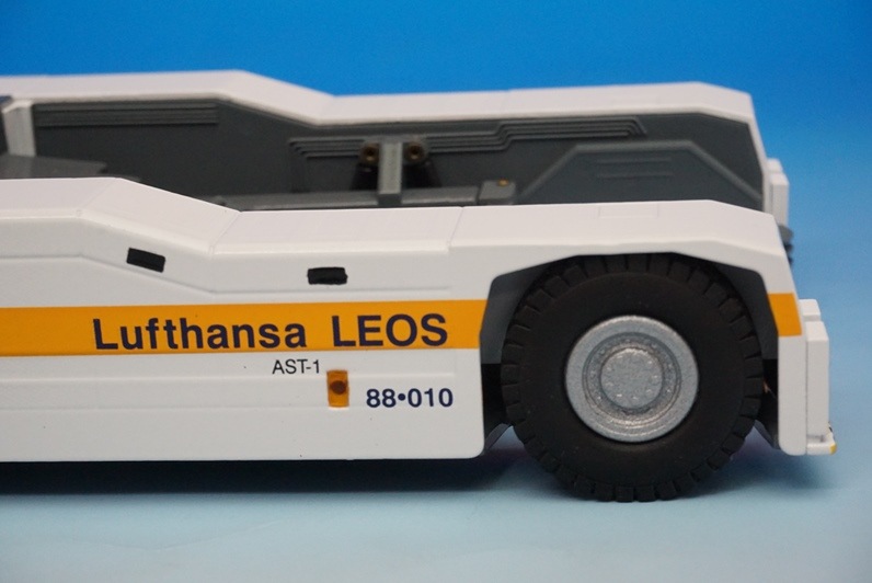 1/200 Flugzeugschlepper Goldhofer AST-1 Lufthansa LEOS [5513/02] Conrad ...