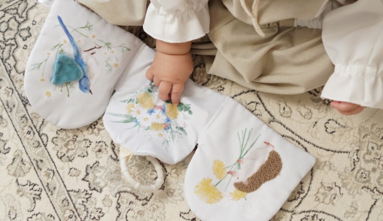 つみきと花束布えほんのセット [amanoppo] 出産祝い | amanoppo | amanoppo - あまのっぽ - 公式ストア｜Instagramで人気の出産祝い専門店