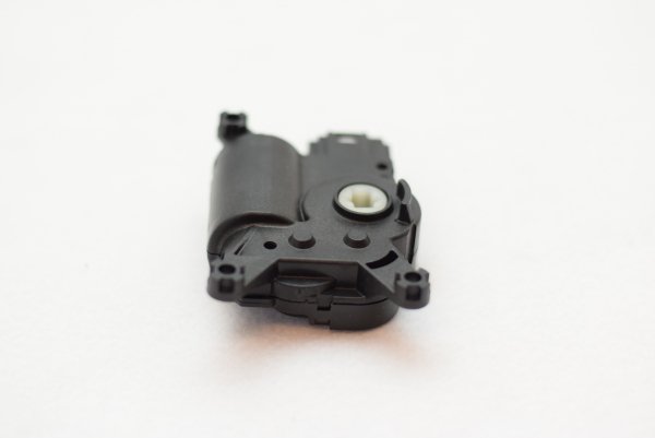 【純正品】 エアコンディショナーサーボモーター T6（16～19年） | VWパーツ/VWアクセサリー,T5・T6・T6.1・T7 トランス ...