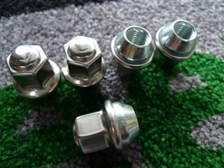 11y－ クライスラー 300/300C 純正 ホイール・ナット 【14x1.5mm/22mm頭】 ※要選択｜ダッジ・ジープ・クライスラ- アメ車の専門店 充実のカスタムとサポートをご提供し ...