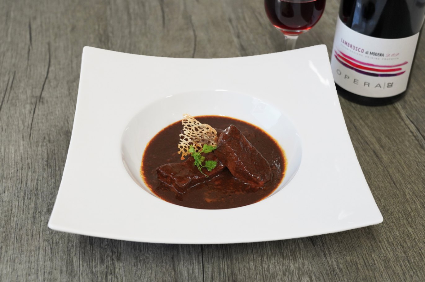 ＜OPERA02＞牛タンビーフシチューとランブルスコ | ランブルスコ+グルメ | 山晃食品ギフト