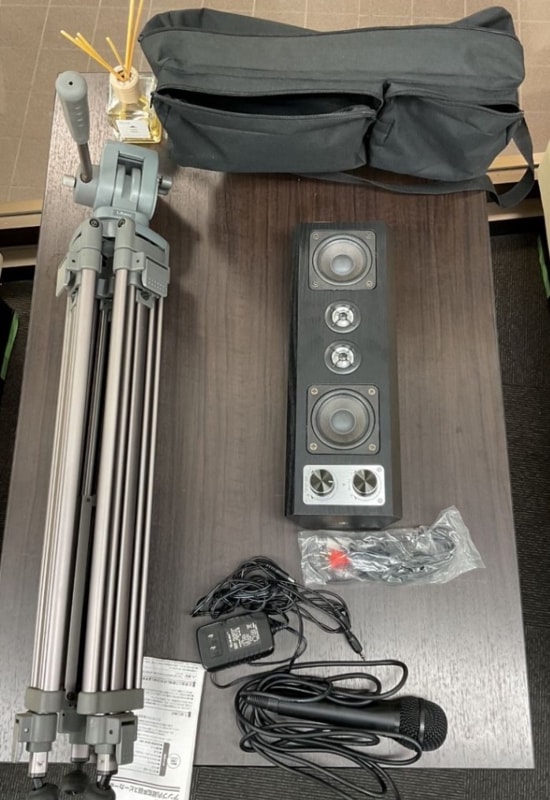 サンワサプライ SUPPLY アンプ内蔵拡声器スピーカー 400-SP047 イベントスピーカーマイク付き 三脚付き