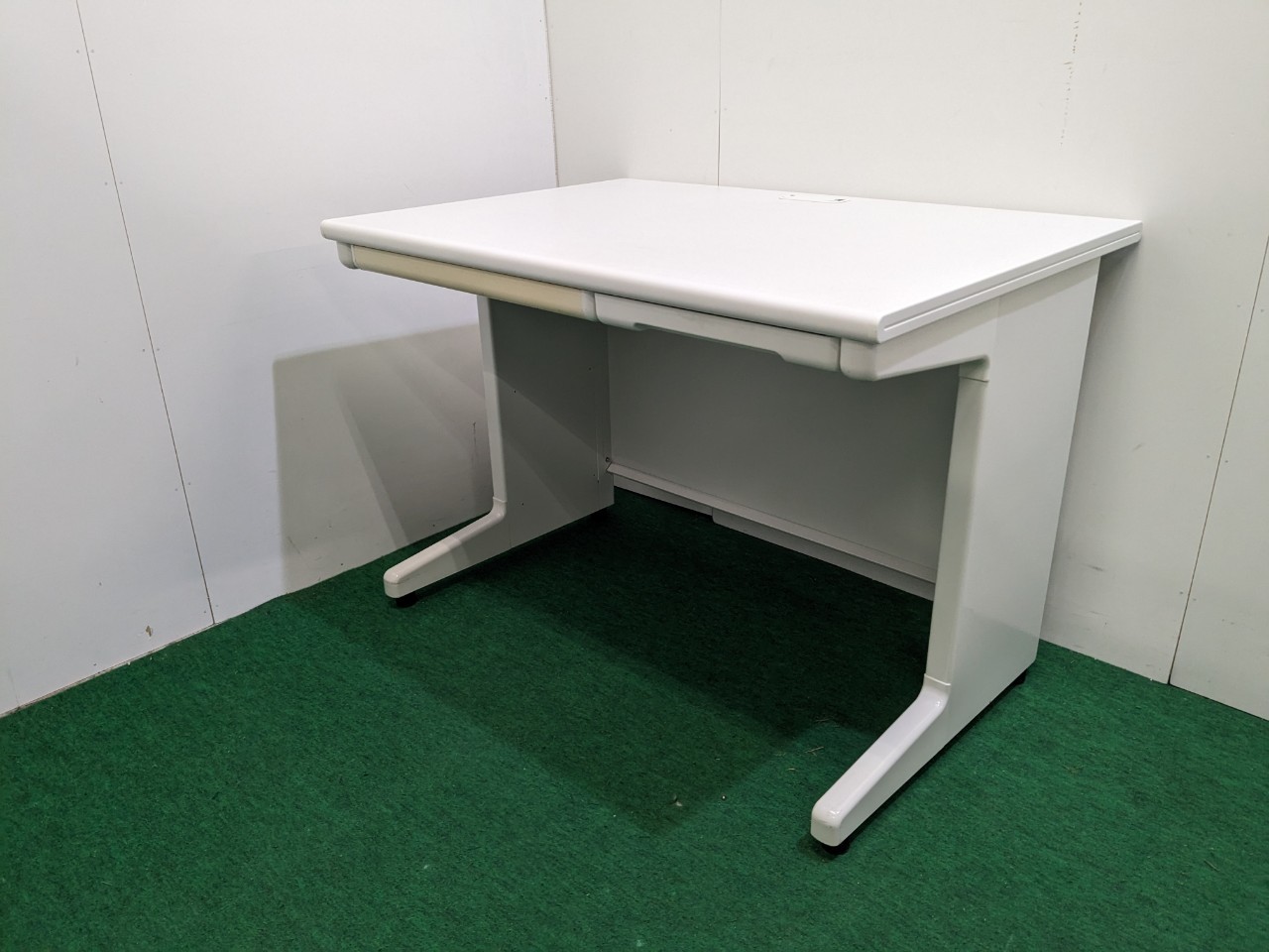 PLUS製 オフィスデスク/平机 LAシリーズ RY-T107 WH W1000xD700xH700