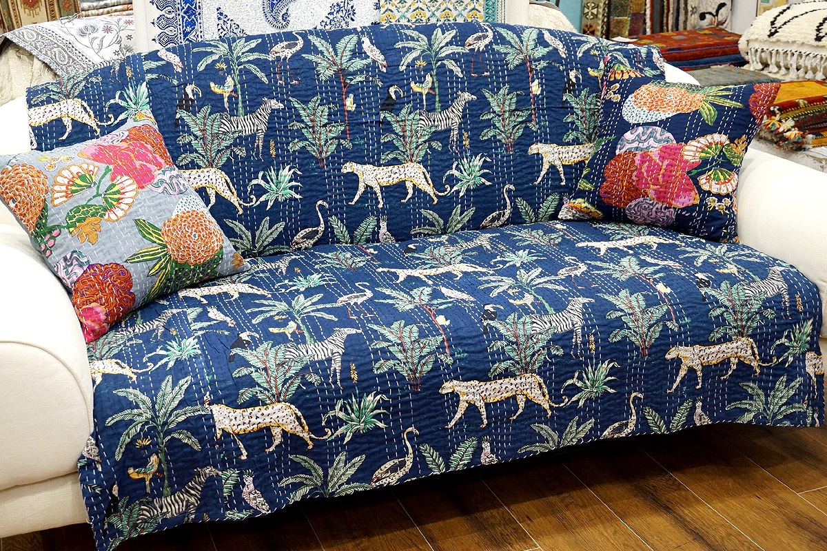インド製「カンタキルト」マルチカバー 216×143cm前後 ジャングル/ネイビー KMC230-JGNV | インテリアファブリック,マルチ ...