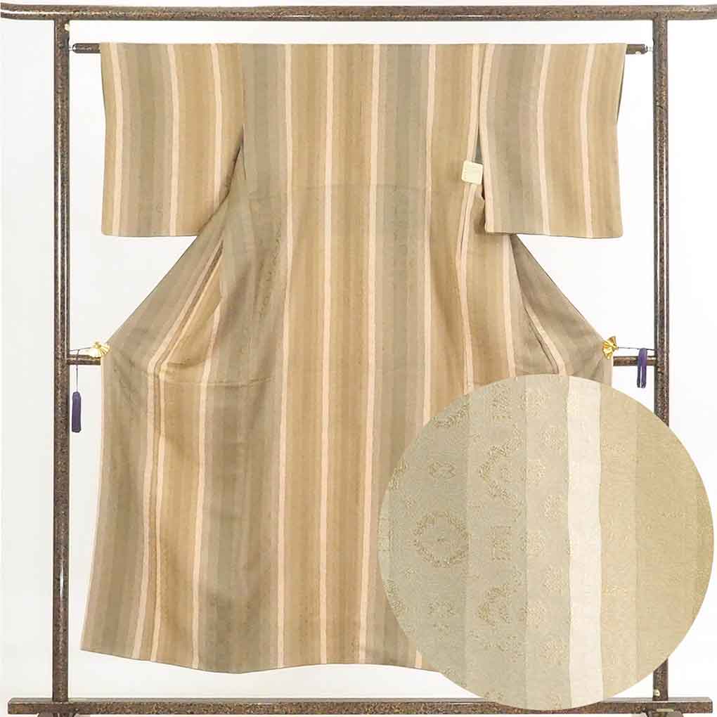 リサイクル 小紋 茶色地 縦縞 袷 正絹 着物 レディース 秋冬春用 シルク ブラウン 裄Sサイズ身丈152cm 裄61cm 前幅22cm 後 ...