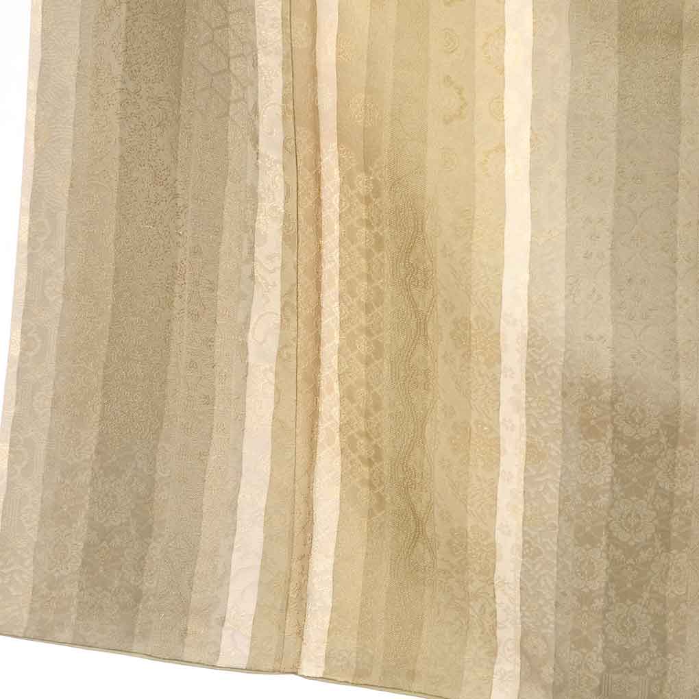 リサイクル 小紋 茶色地 縦縞 袷 正絹 着物 レディース 秋冬春用 シルク ブラウン 裄Sサイズ身丈152cm 裄61cm 前幅22cm 後 ...