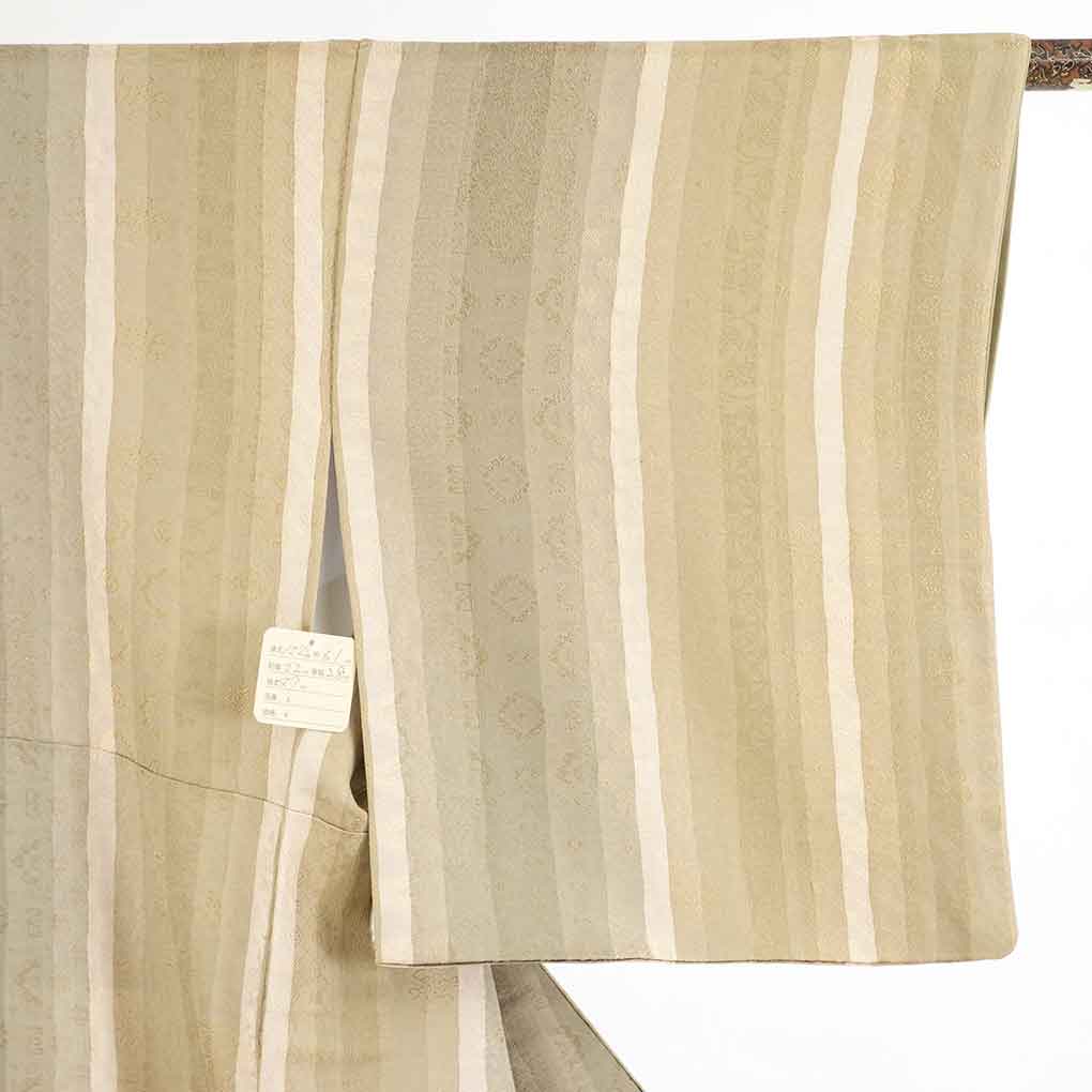 リサイクル 小紋 茶色地 縦縞 袷 正絹 着物 レディース 秋冬春用 シルク ブラウン 裄Sサイズ身丈152cm 裄61cm 前幅22cm 後 ...