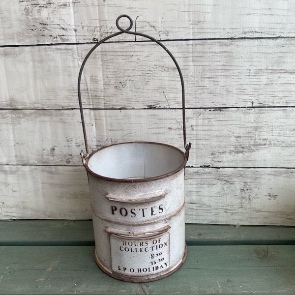 ブリキ ポストハングS ホワイト(UN1475）穴あきプランター /カントリー雑貨・ガーデニング・鉢・ジャンクガーデン・多肉植物・花・寄せ植え ...