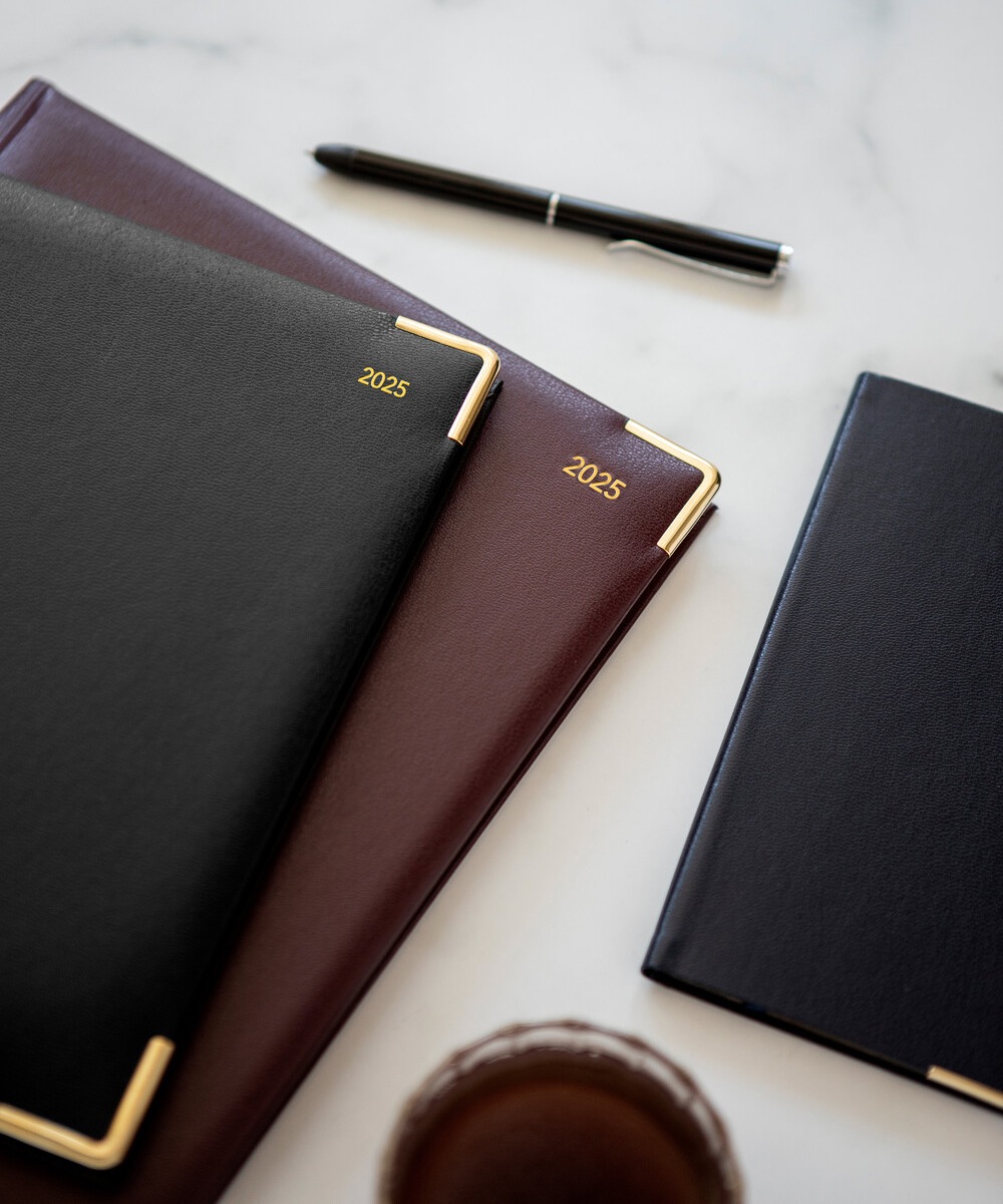 2025 Letts Diary Classic T35SU [旧32SUJ] 見開き1週間(T) ブルー スリム | Letts of ...