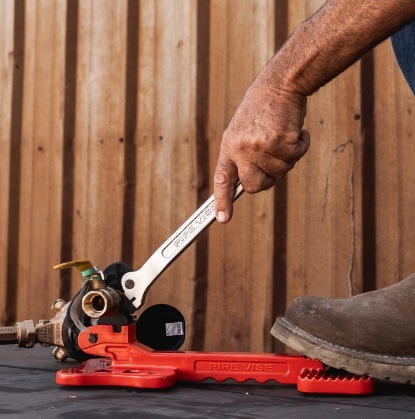 PIPE VISE(パイプバイス) Roughneck「APV02」2" (50mm) アルミ製 ポータブルパイプバイス | メーカー一覧 ...