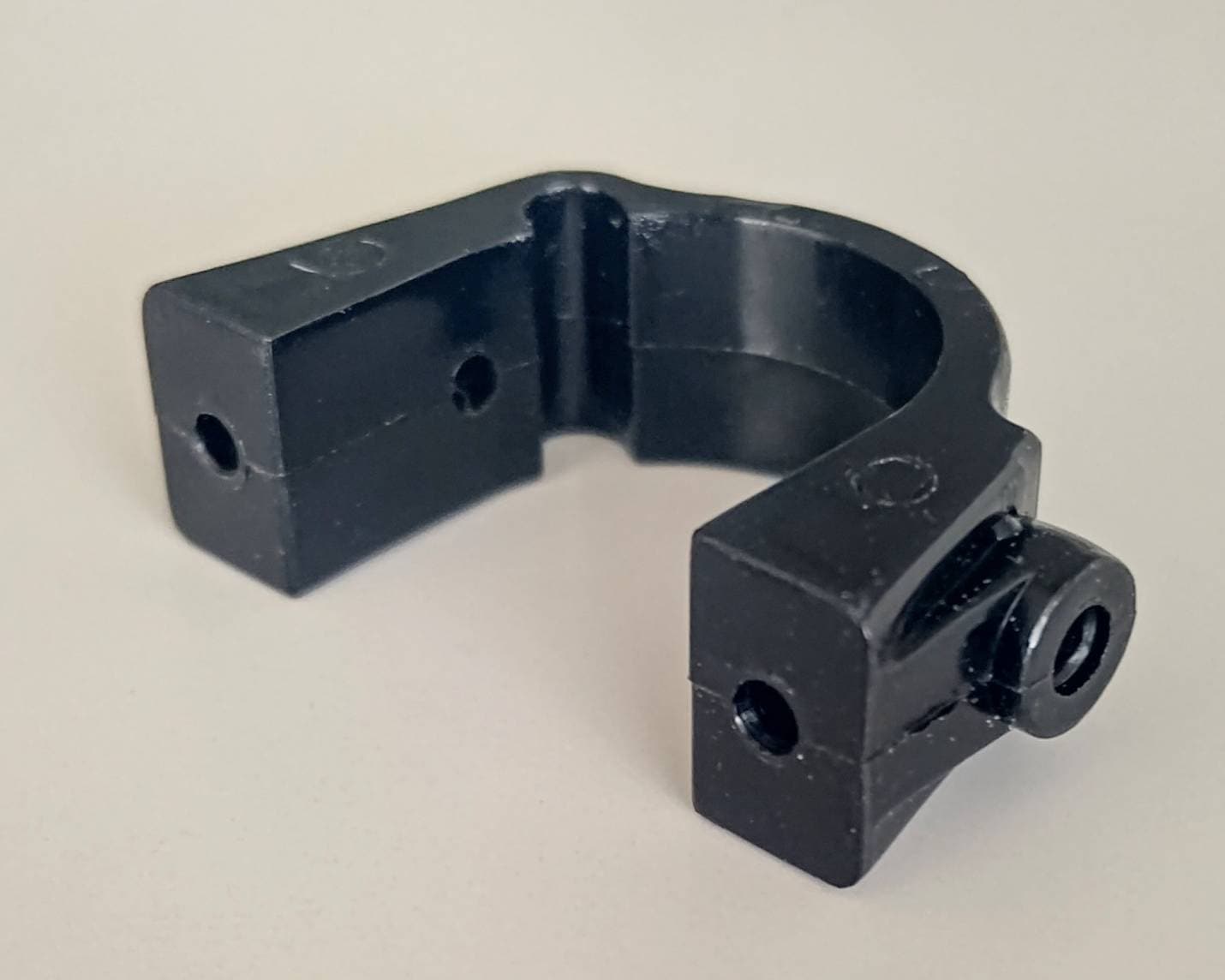 ヒロボー HIROBO パーツ 【0402-894】M110881 水平尾翼 ﾌﾞﾗｹｯﾄ ’93（残り部材わずか） | パーツ,0402 ...