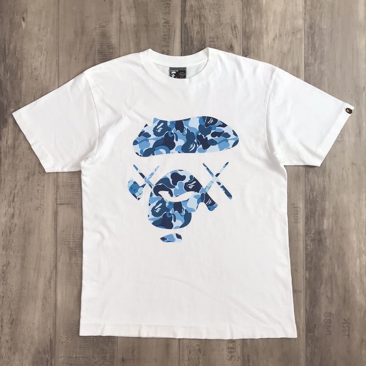 ★激レア★ KAWS × BAPE bendy ABC camo blue Big face Tシャツ Mサイズ カウズ a bathing ...