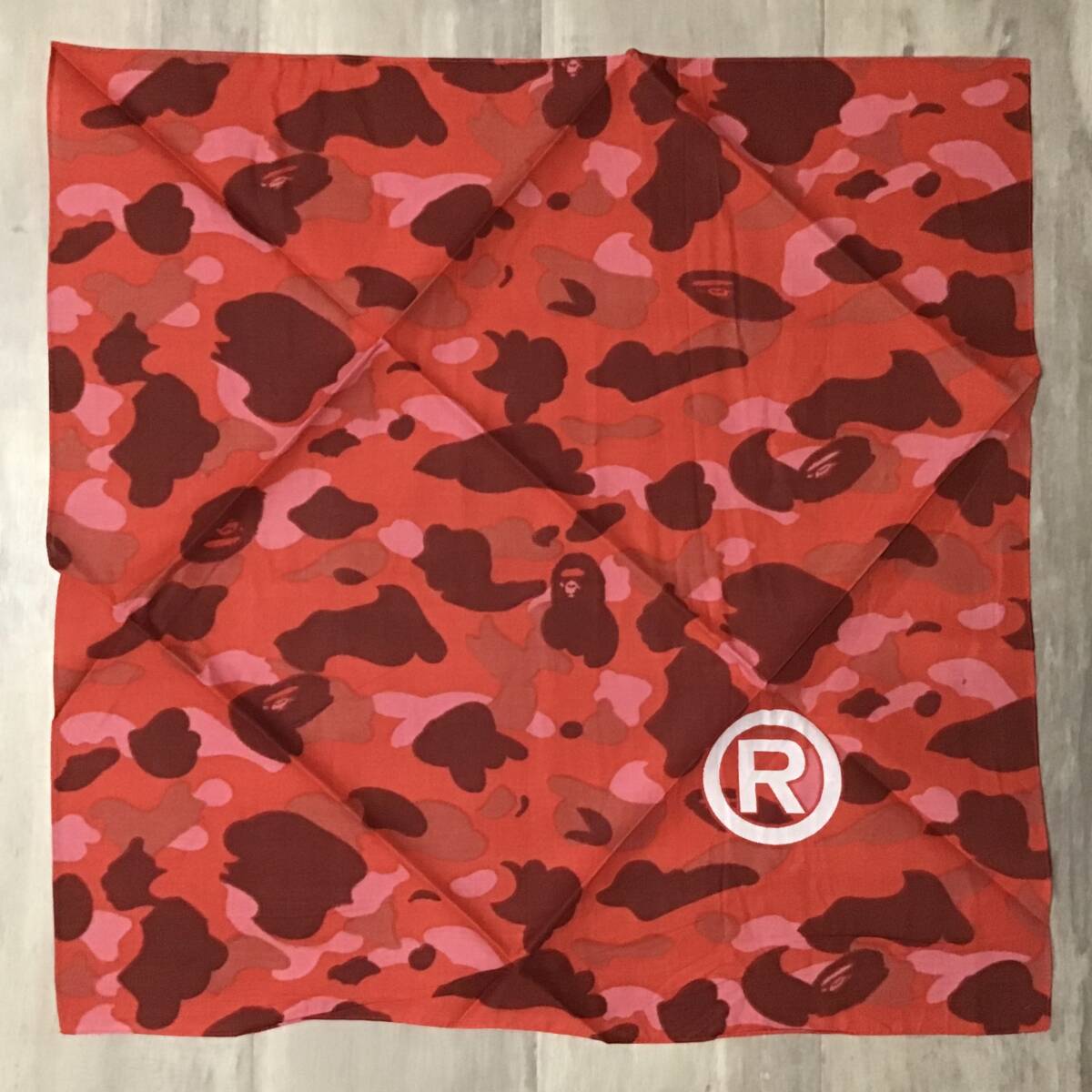 ★新品★ Pharrell camo バンダナ a bathing ape BAPE Red camo bandana エイプ ベイプ アベイ ...