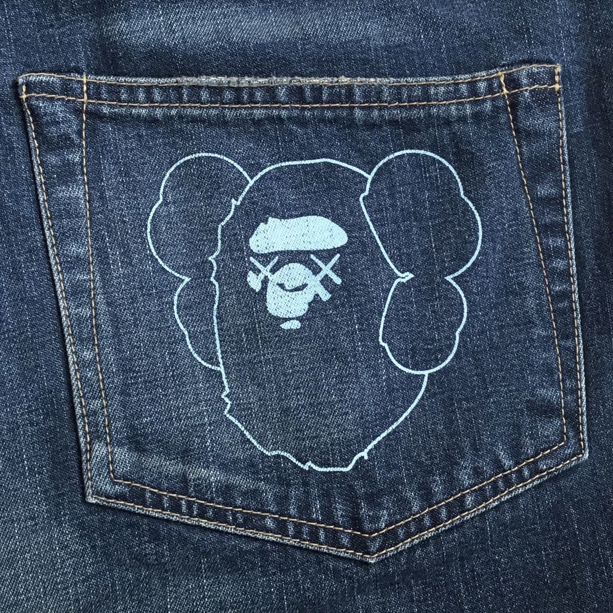 KAWS × BAPE デニム パンツ Mサイズ a bathing ape Denim pants カウズ エイプ ベイプ アベイシング ...