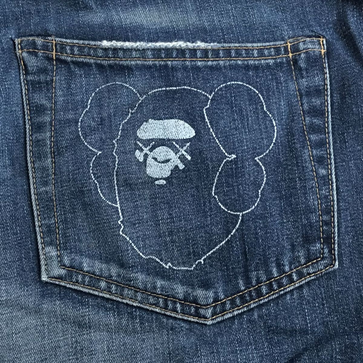 KAWS × BAPE デニム パンツ Mサイズ a bathing ape denim pants カウズ エイプ ベイプ アベイシング ...