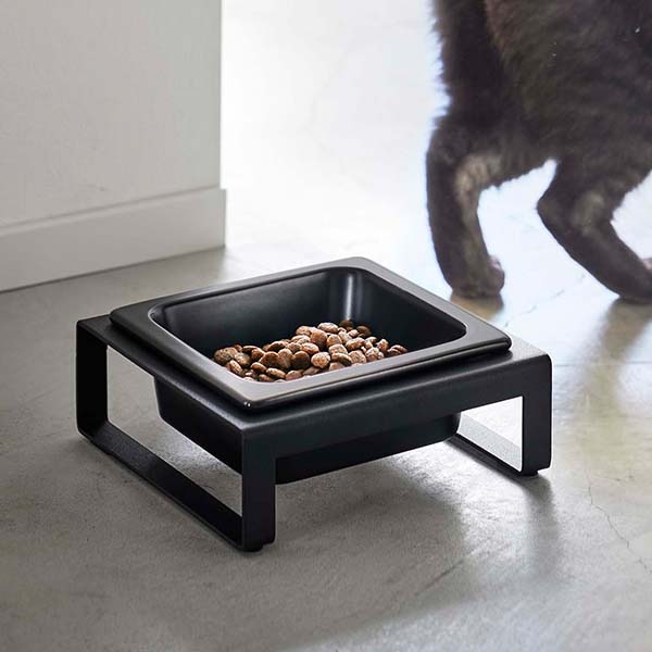 【受注発注】山崎実業 tower ペットフードボウルスタンド ショート ホワイト/ブラック|すべての商品 |北欧雑貨＆インテリアのオンラインショップ【KOZLIFE】