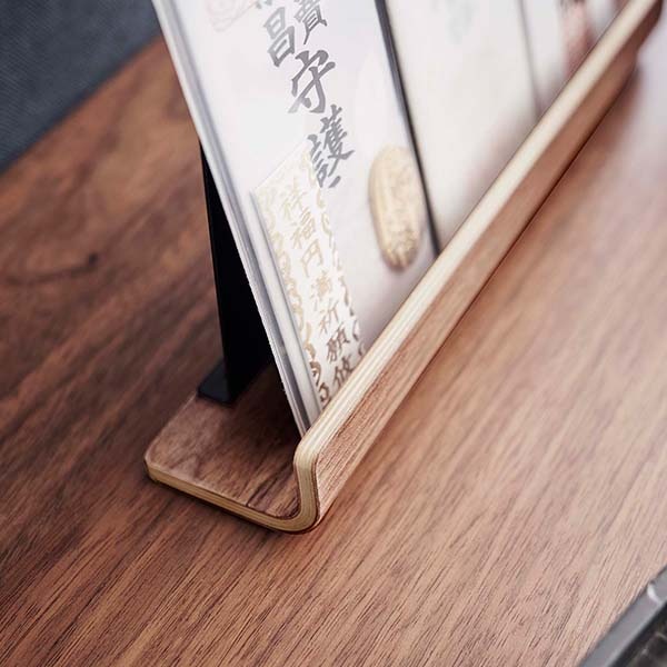 【お取り寄せ】山崎実業 RIN 神札スタンド ワイド ナチュラル/ブラウン|山崎実業 - RIN 神札スタンド |北欧雑貨＆インテリアのオンラインショップ【KOZLIFE】