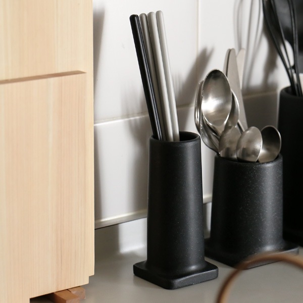 ideaco (イデアコ) Tsutsu (石調 暮らしの筒) M サンドホワイト/サンドブラック キッチン/洗面所/花瓶/フラワーベース/インテリア/収納|ideaco - Tsutsu ...