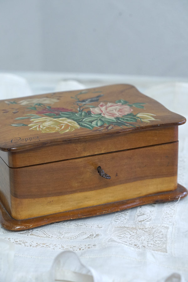 モシュリンヌの薔薇と鳥のハンドペイントが美しいジュエリーボックスW21×D16×H9cm ga-998の通販｜こよなくアンティーク