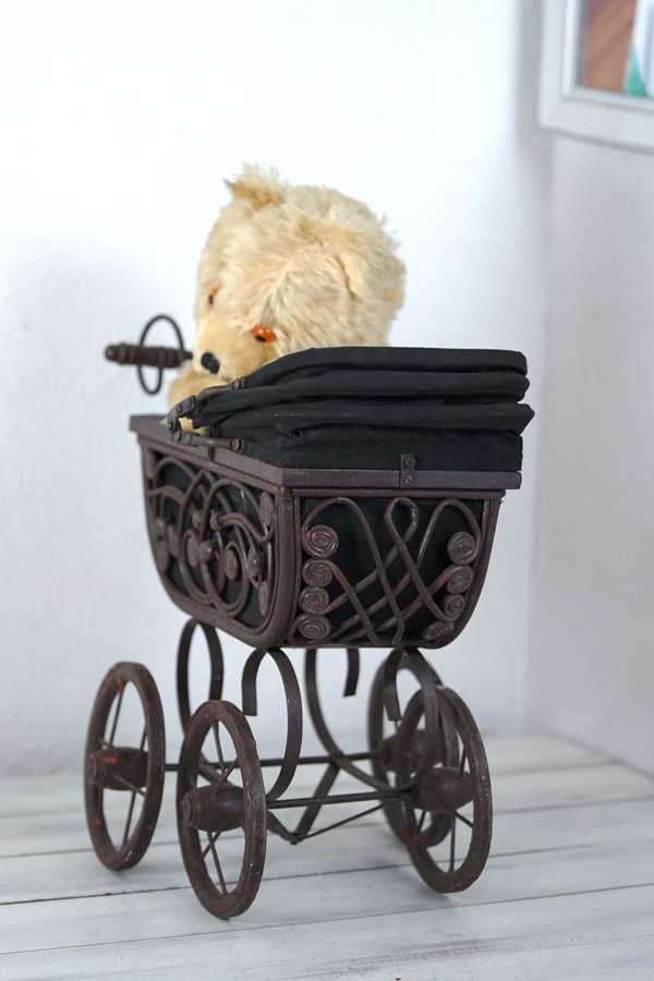 フランスアンティーク1900年代頃のドール用乳母車アイアンと木製 gt-990の通販｜こよなくアンティーク