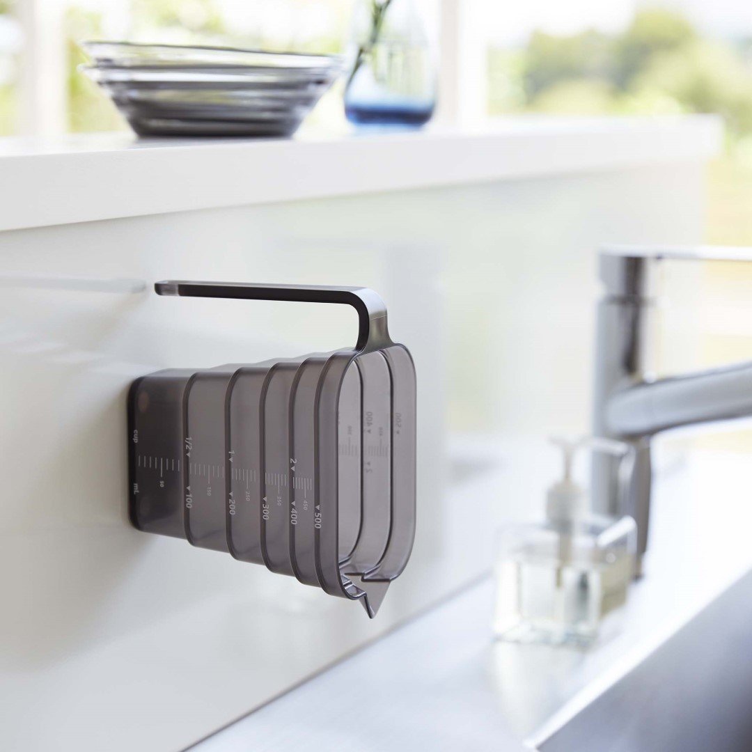 【tower】マグネット段々計量カップ 500mL｜キッチン用品,キッチン収納｜kurasso（クラッソ）