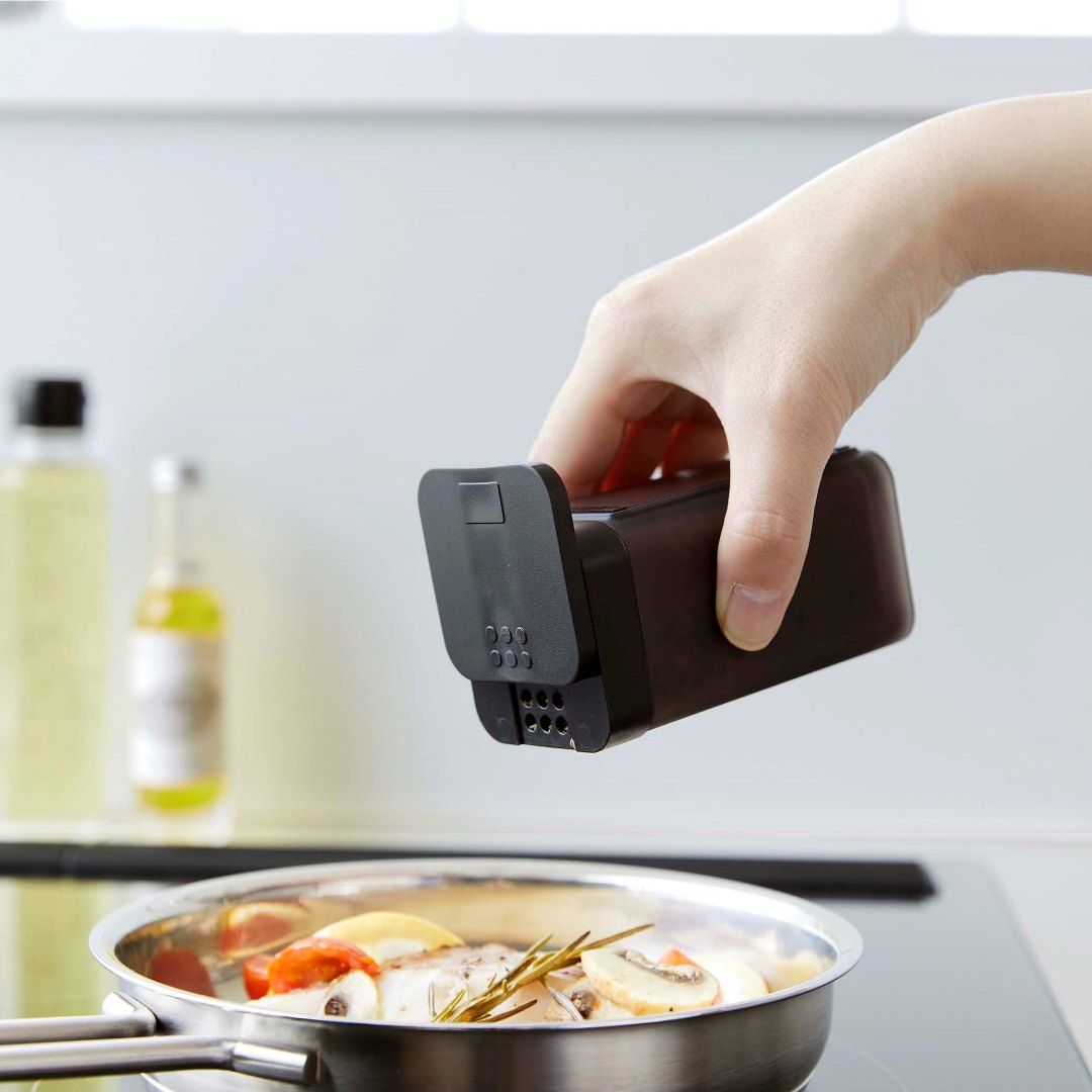 【tower】マグネットスパイスボトル L｜キッチン用品,保存容器・調味料入れ,調味料入れ・スパイスボトル｜kurasso（クラッソ）