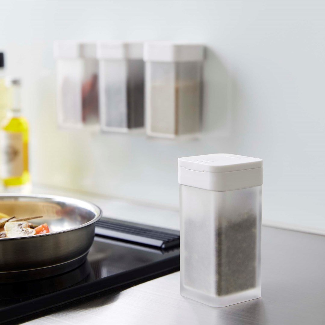 【tower】マグネットスパイスボトル L｜キッチン用品,保存容器・調味料入れ,調味料入れ・スパイスボトル｜kurasso（クラッソ）