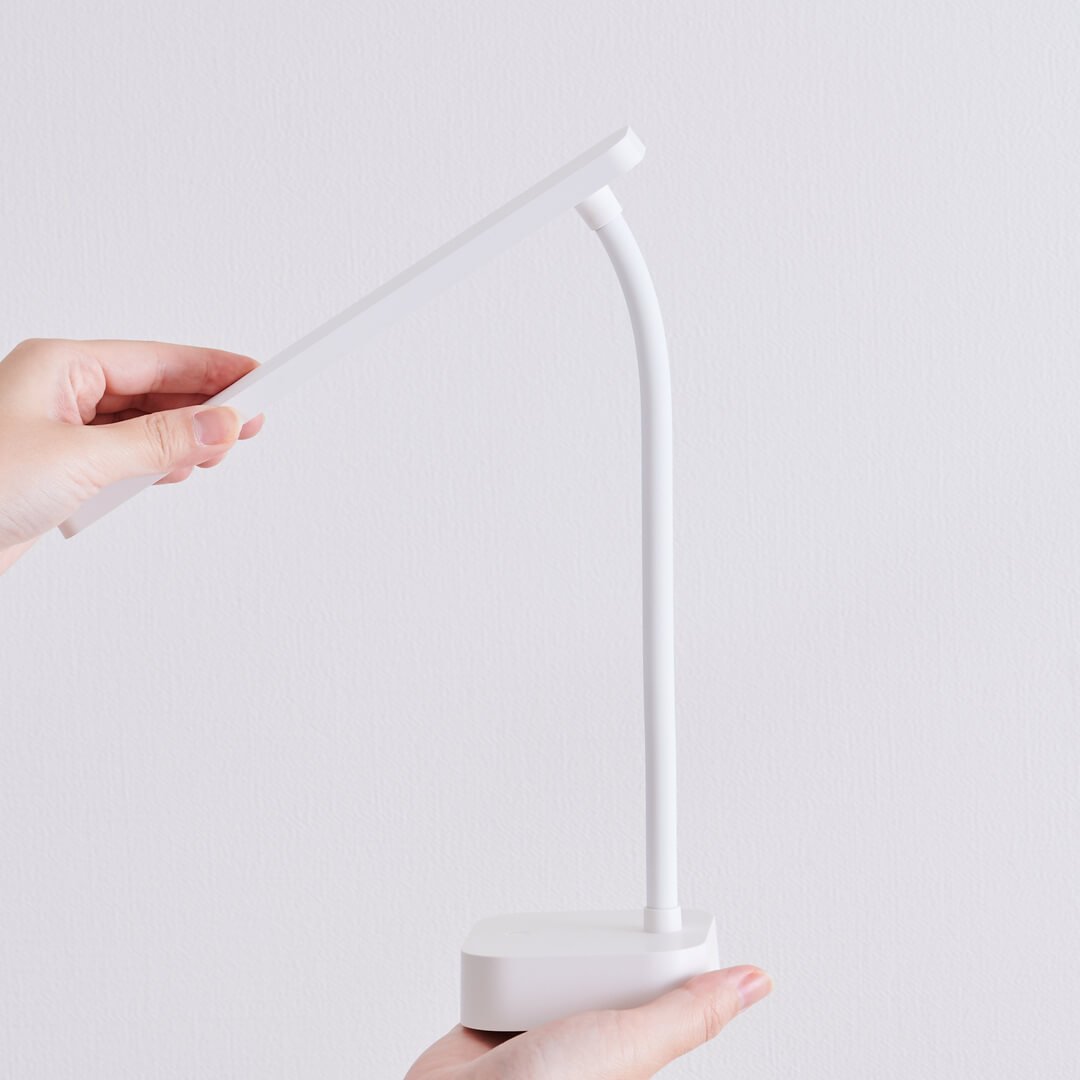 【utlim】 スリムLEDデスクライトUSB充電式｜リビング用品,照明・ミラー｜kurasso（クラッソ）