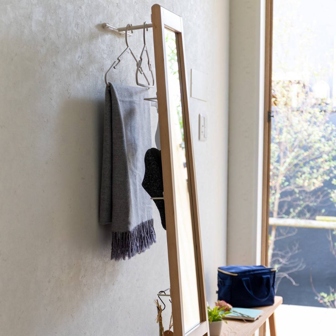 【Mash】 リブ 立て掛けミラー ホワイト｜リビング用品,照明・ミラー,鏡・ミラー｜kurasso（クラッソ）