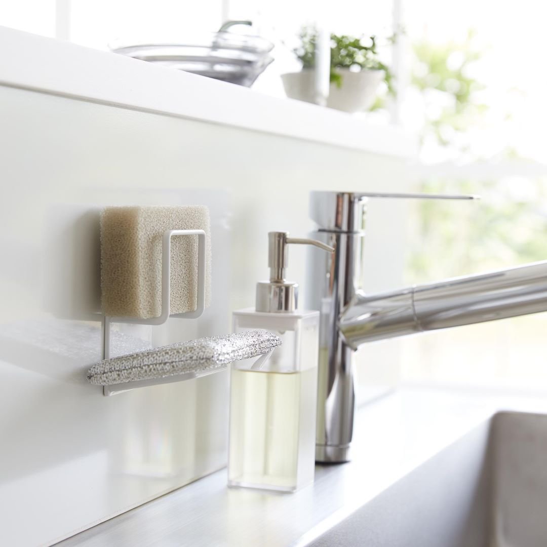 【tower】 マグネットスポンジホルダー ダブル｜キッチン用品,水切りかご・水切りラック・シンク用品,キッチンスポンジ・スポンジラック｜kurasso（クラッソ）