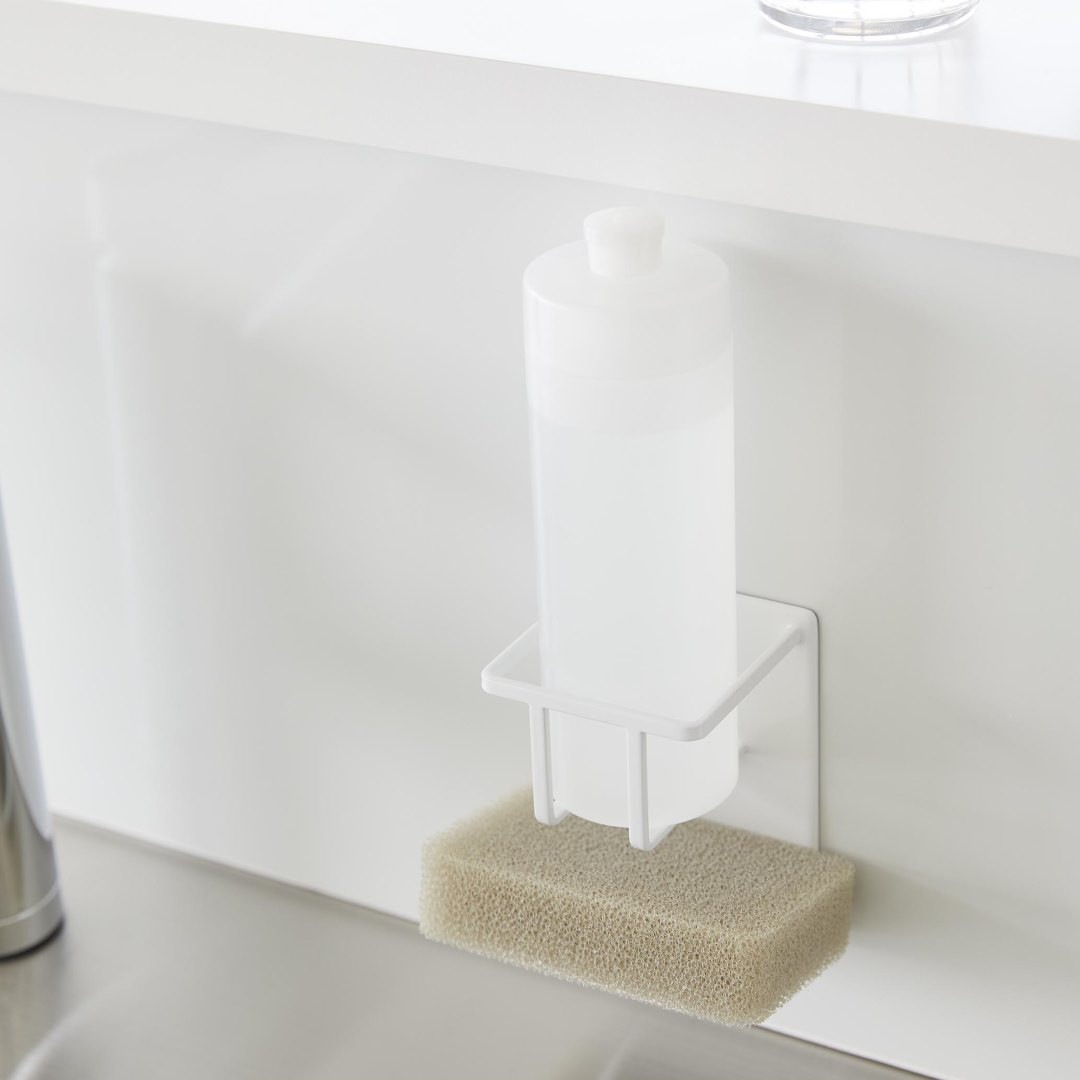 【tower】 マグネットスポンジ＆ボトルホルダー｜キッチン用品,水切りかご・水切りラック・シンク用品,キッチンスポンジ・スポンジラック｜kurasso（クラッソ）