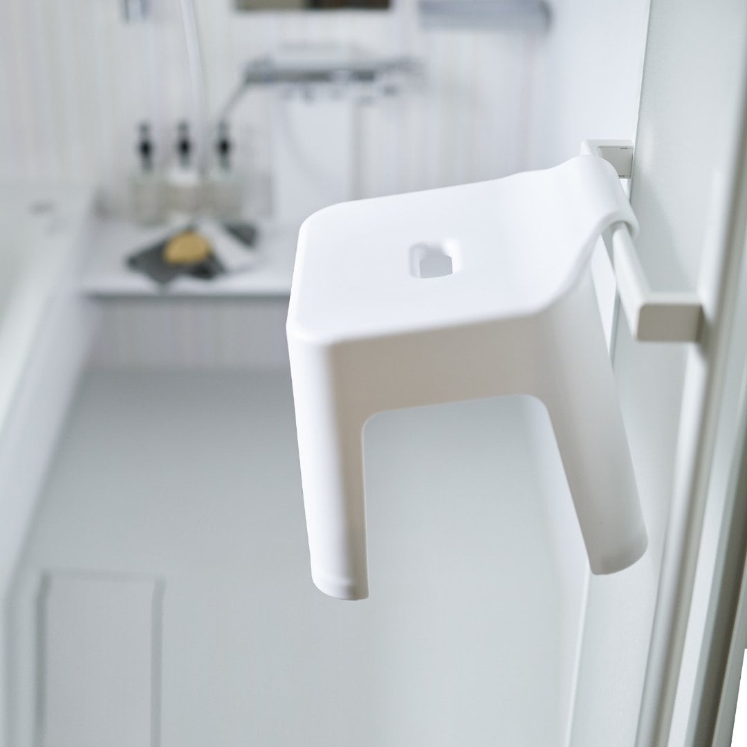 【tower】引っ掛け風呂イス ホワイト｜おすすめ・人気商品｜kurasso（クラッソ）