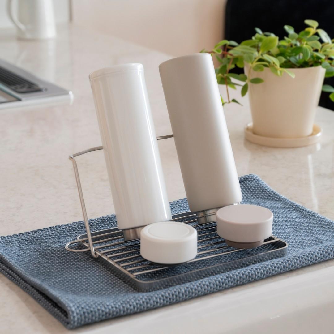 【bws SELECTION】 すっきり暮らすジャグボトルスタンド コンパクト｜キッチン用品,水切りかご・水切りラック・シンク用品,水切りかご・水切りラック｜kurasso（クラッソ）