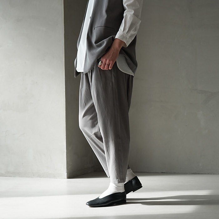 e241t078）/ evam eva(エヴァムエヴァ) /cotton tuck pants(コットンタックパンツ)/ メール便対象外 ...