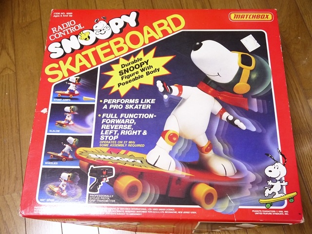 【送料無料】 ビンテージ Matchbox '88 スヌーピー Radio Control Snoopy Skateboard 新品箱入 ...