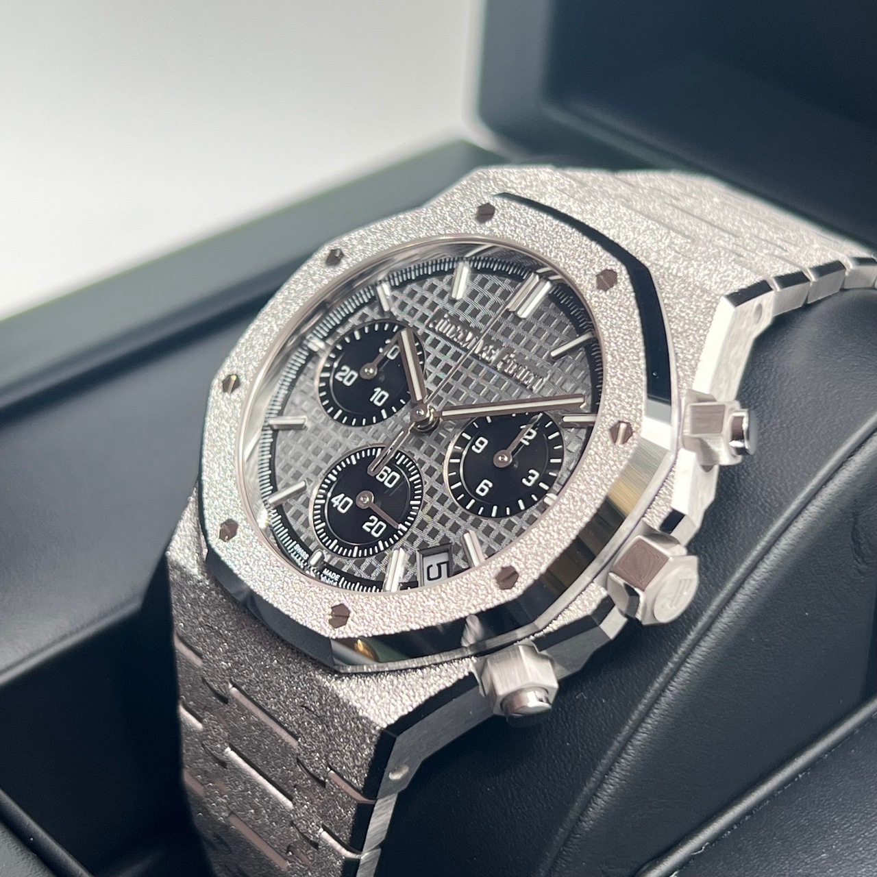 オーデマピゲ ロイヤルオーク 26240BC.GG.1324BC.01 シルバー クロノグラフ フロステッドゴールド 41mm - ブランド品 ...