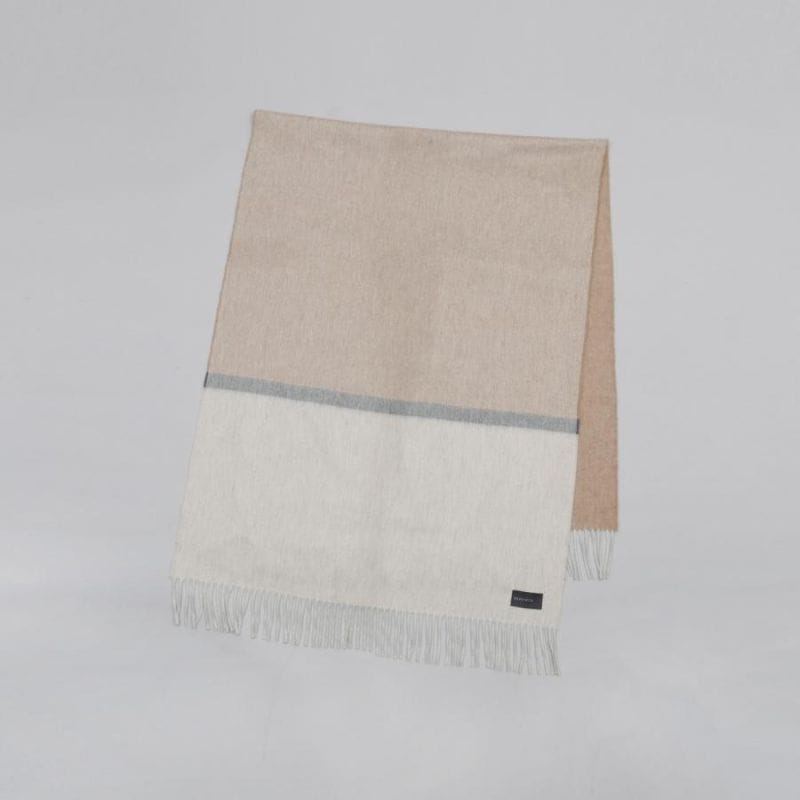 BEGG x Co. ARRAN BORDERLAND STOLE NATURAL GY | ユニセックス | まぐまぐショッピング