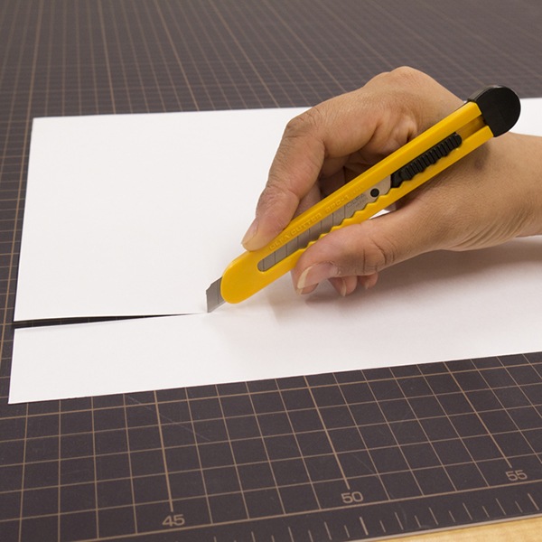 OLFA オルファ] オルファカッター 小型刃 サーフ 142B 刃幅9mm 折る刃式 替刃式 | 事務用品,切る・貼る用品,カッターナイフ | 丸善文具店 | 名古屋の老舗文具店