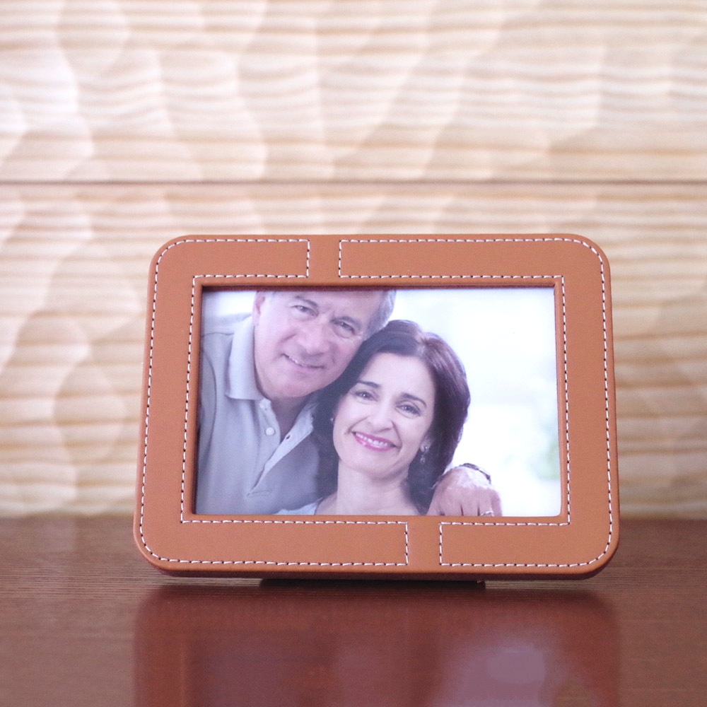 ・写真立てタイプの骨壷ミニ骨壷の納まる写真立て メモリアルフォトスタンド [キャメル] 手元供養にメモリアアレカ本店 メモリアアレカ本店