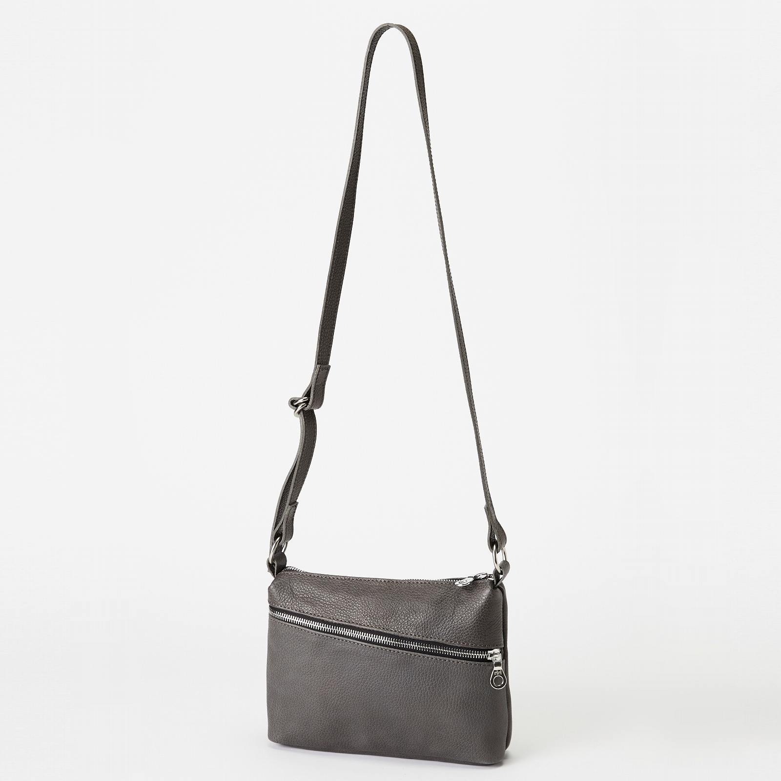 ISAMUKATAYAMA BACKLASH (イサムカタヤマバックラッシュ) MARYAMイタリーキップシュリンク加工 ショルダーバッグ ...