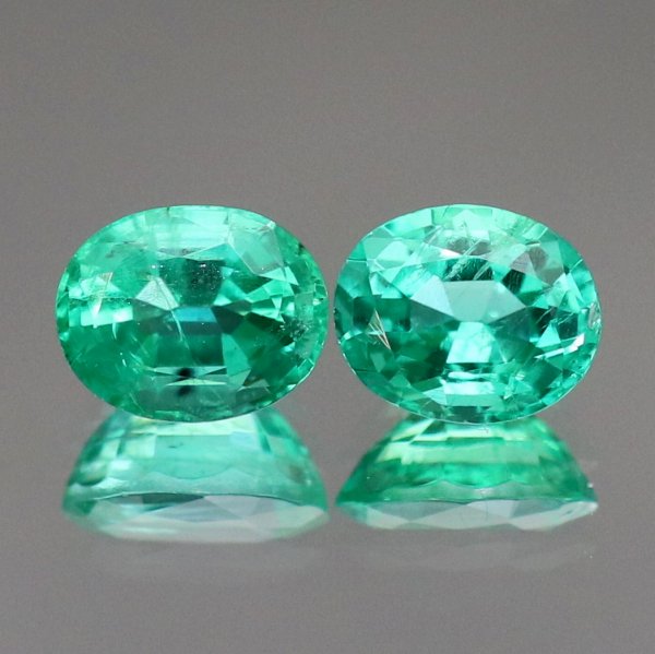 天然エメラルド 0.82ct/2P 【爽やかグリーン】 ブラジル ペア