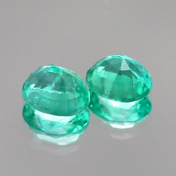 天然エメラルド 0.82ct/2P 【爽やかグリーン】 ブラジル ペア