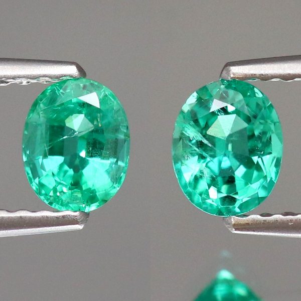 天然エメラルド 0.82ct/2P 【爽やかグリーン】 ブラジル ペア