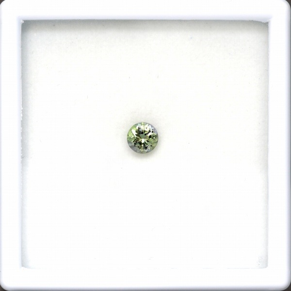 天然ゾイサイト 0.64ct 【タンザナイト】 ファンシーカラー