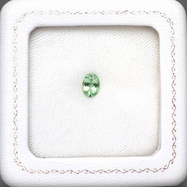 天然バナジウムクリソベリル 0.83ct 【ミント・UV蛍光】 日独ソ付